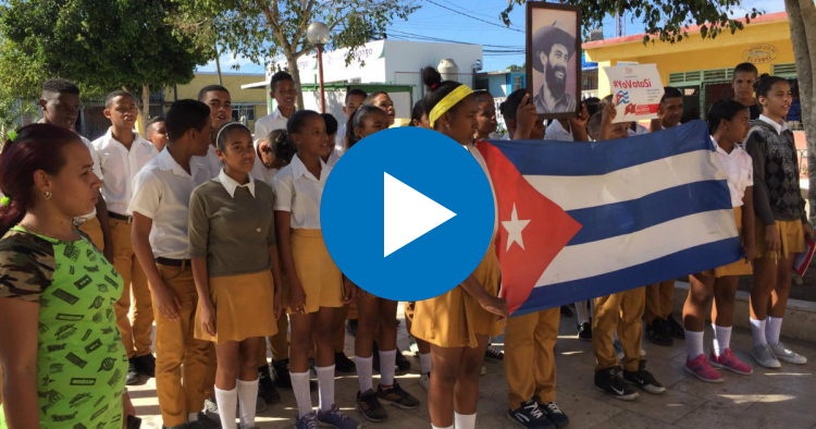 Un grupo de alumnos monta un mitin relámpago a dos cubanoamericanos en ...