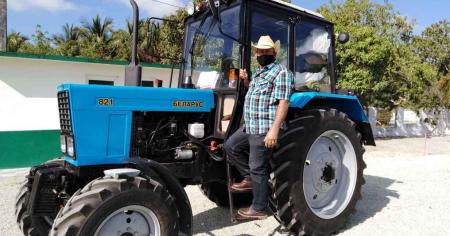Campesino cubano compra un tractor en 27 mil dólares y agradece a la ...