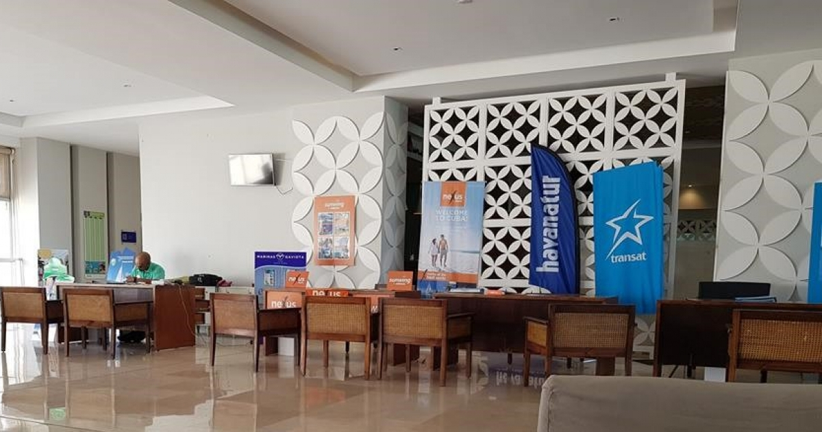 Baños sucios, sábanas con moho y puertas rotas en el hotel Ocean Casa ...