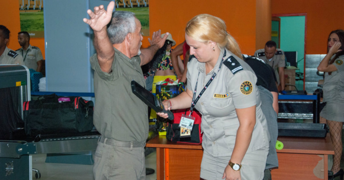 Un cuadro de Amelia Peláez y huevos de gallo fino, intervenidos en ...