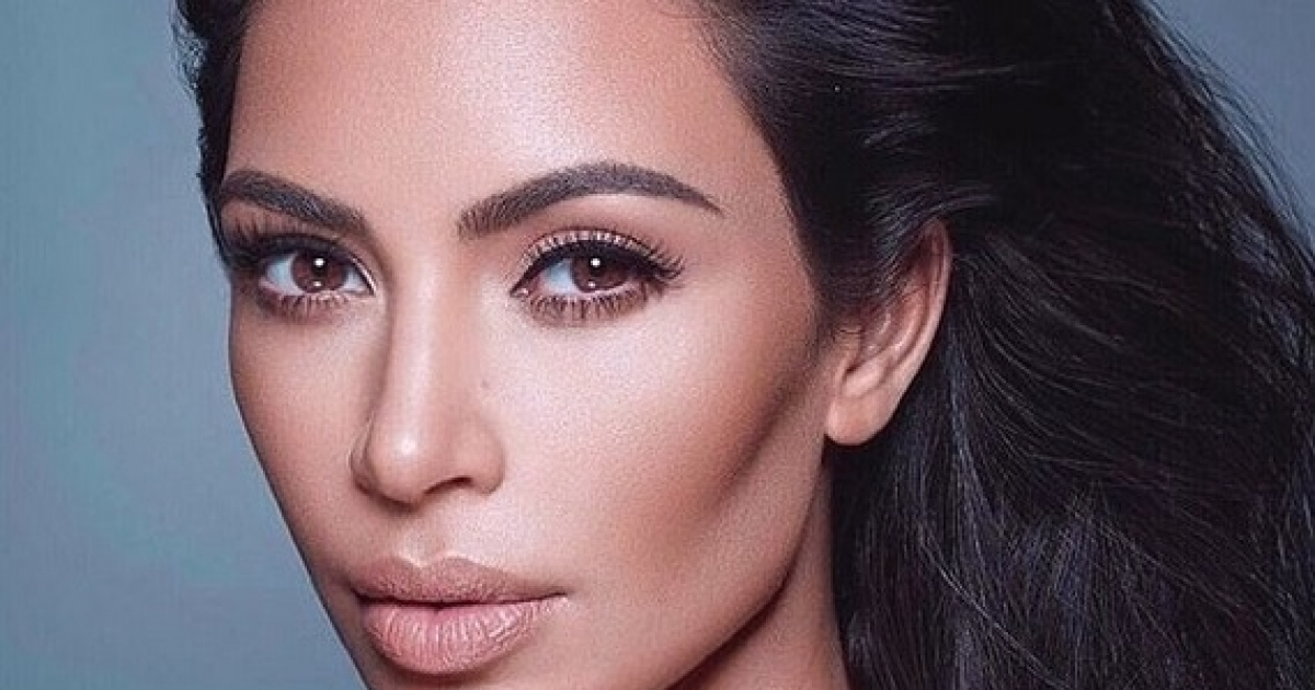 Kim Kardashian Enciende Las Redes Y Se Lleva Críticas Por Una Foto Con Un Diminuto Bikini