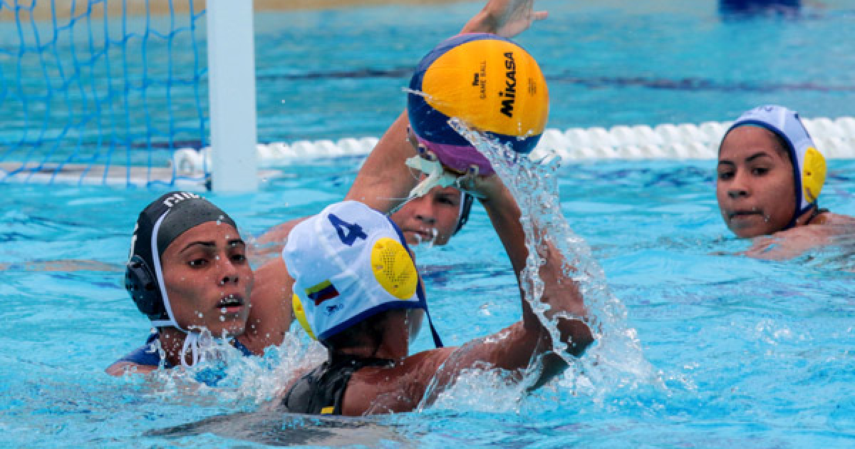 Canadá golea a Cuba en premundial de polo acuático femenino en Brasil