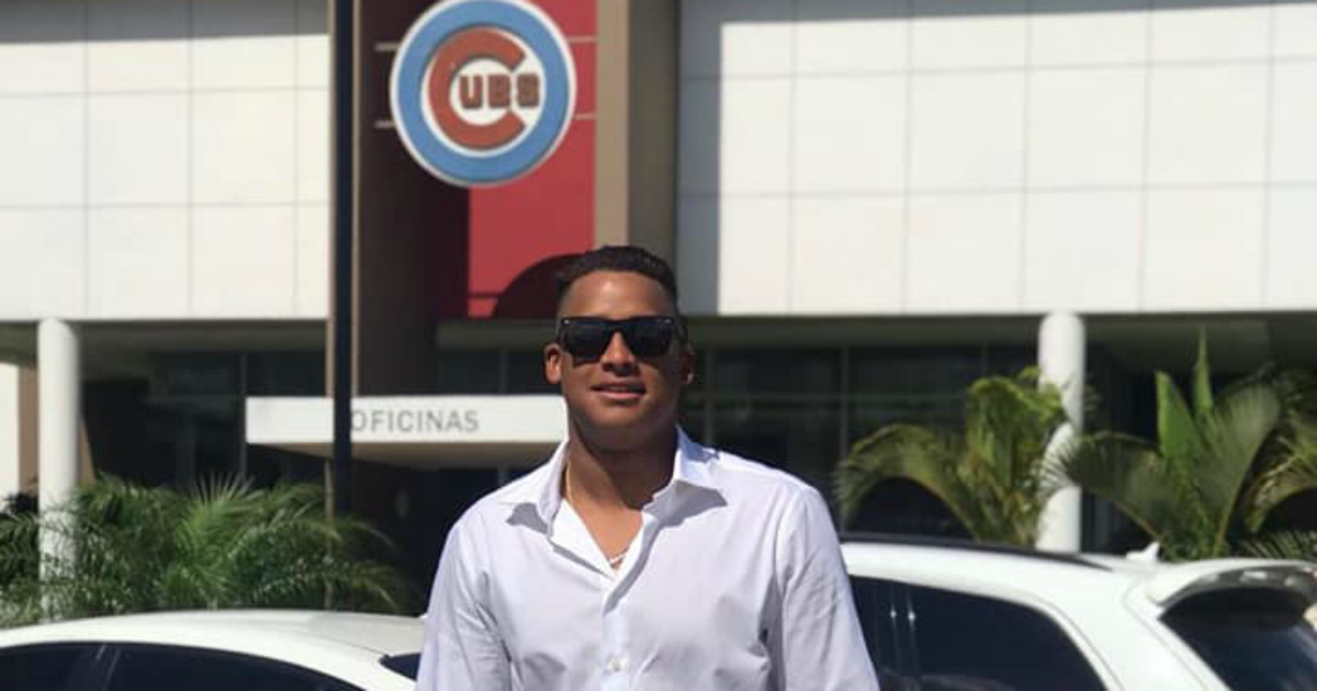 Los cubanos Christian Moré y Félix Stevens firman con Chicago Cubs