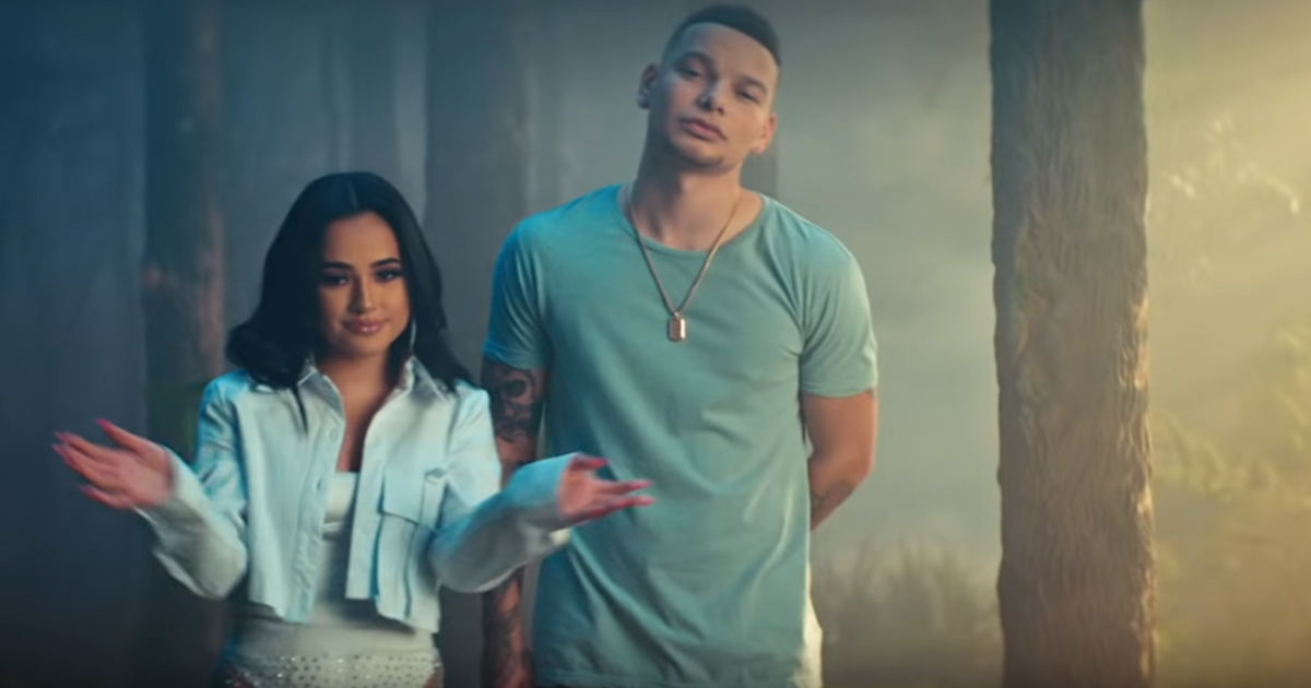 ESTRENO: Becky G lanza la versión en español de "Lost in the middle of ...