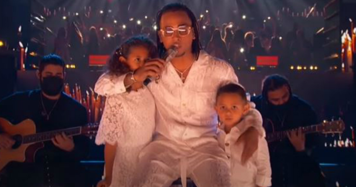 La emotiva actuación de Ozuna junto a sus hijos en los Latin Billboard 2020
