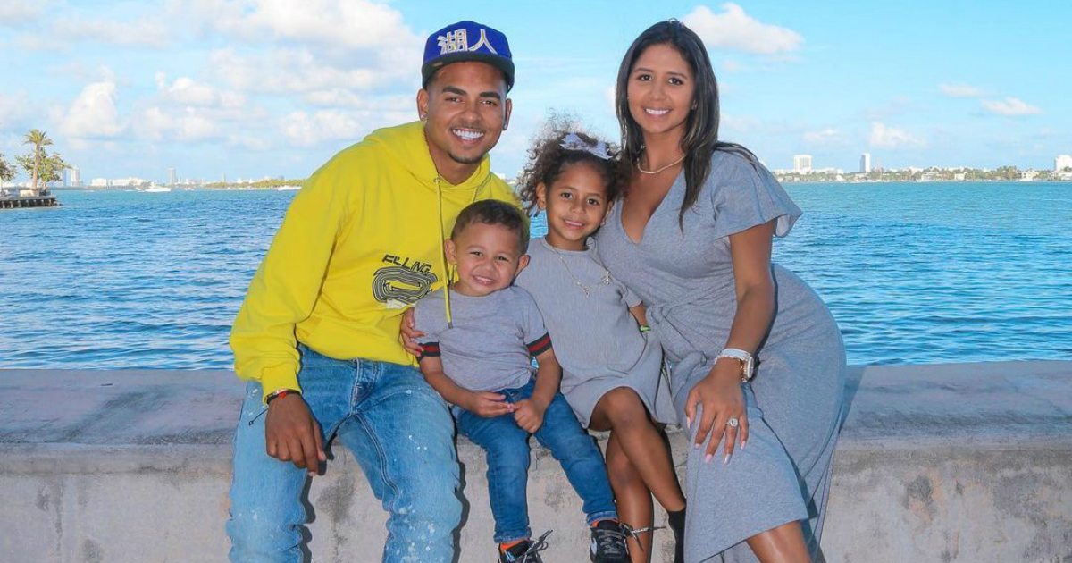 Ozuna decora su nueva mansión de Miami con un impresionante árbol de ...