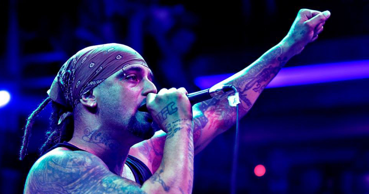 Al2 El Aldeano estrena el emotivo tema "Solo un momento"