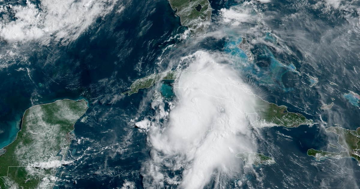 Tormenta tropical Elsa en las inmediaciones de Cayo Largo del Sur