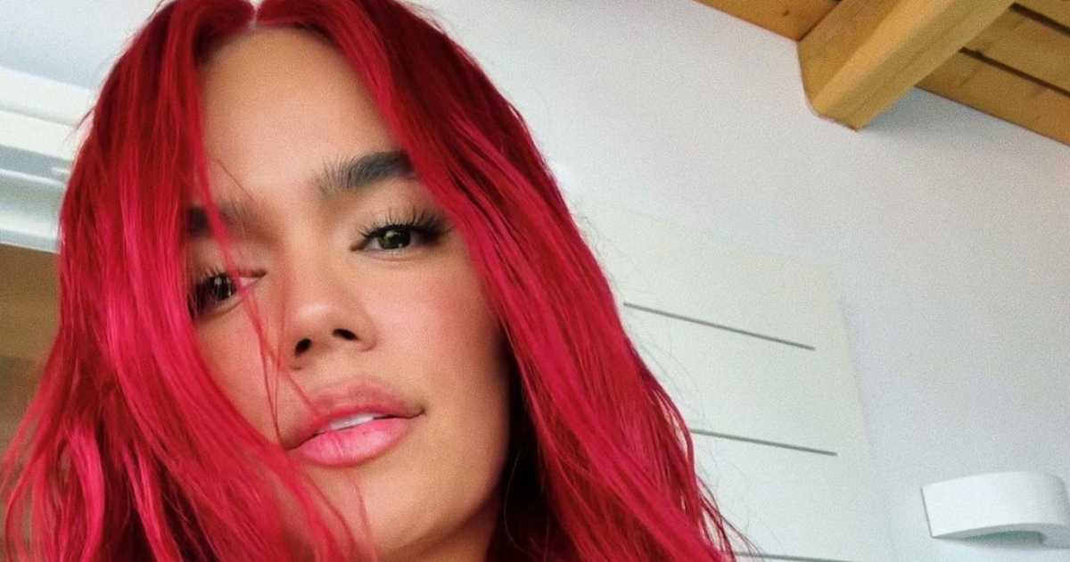 Karol G enloquece las redes con un posado semidesnuda y un mensaje sin destinatario