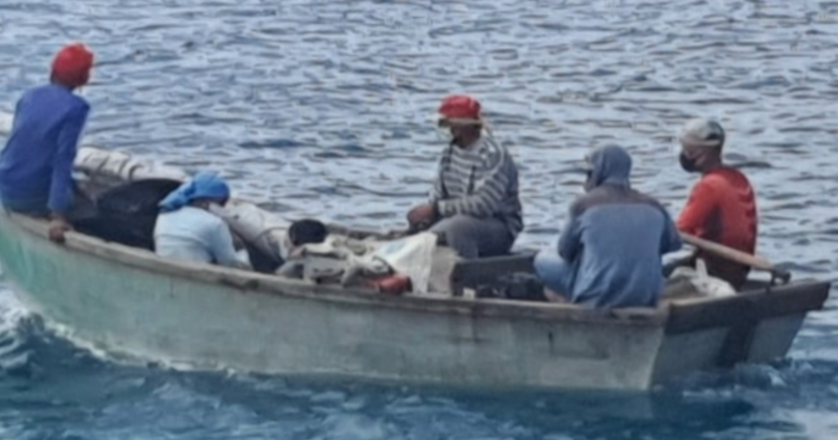 Seis balseros cubanos arriban a Islas Caimán