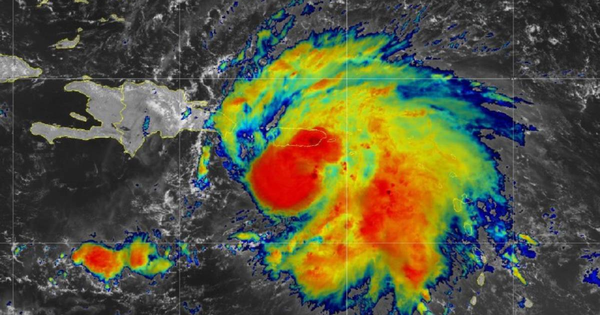 Fiona se convierte en huracán
