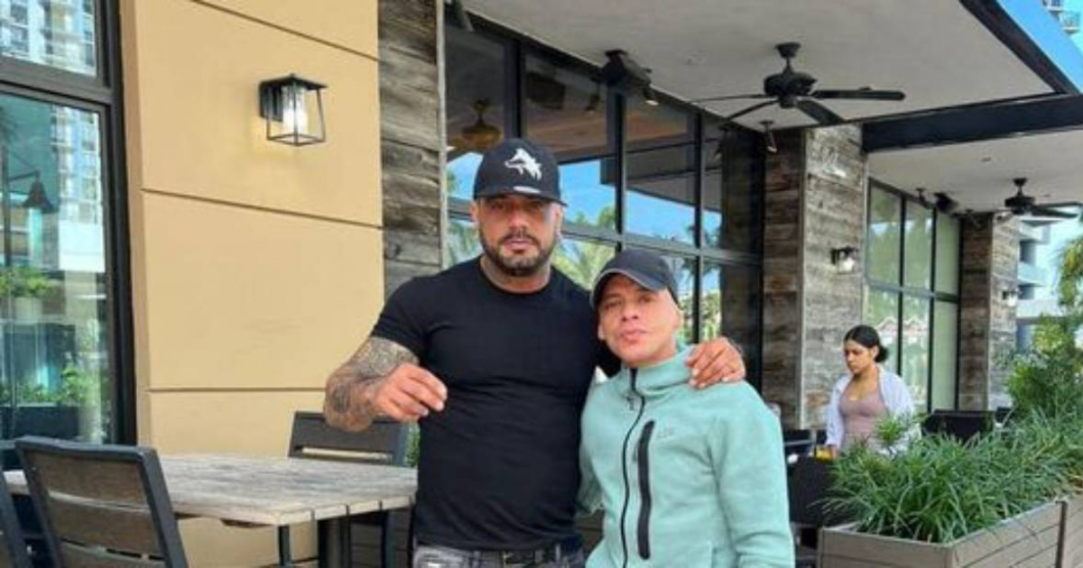 Al2 El Aldeano y Vico C posan juntos: ¿Colaboración en camino?