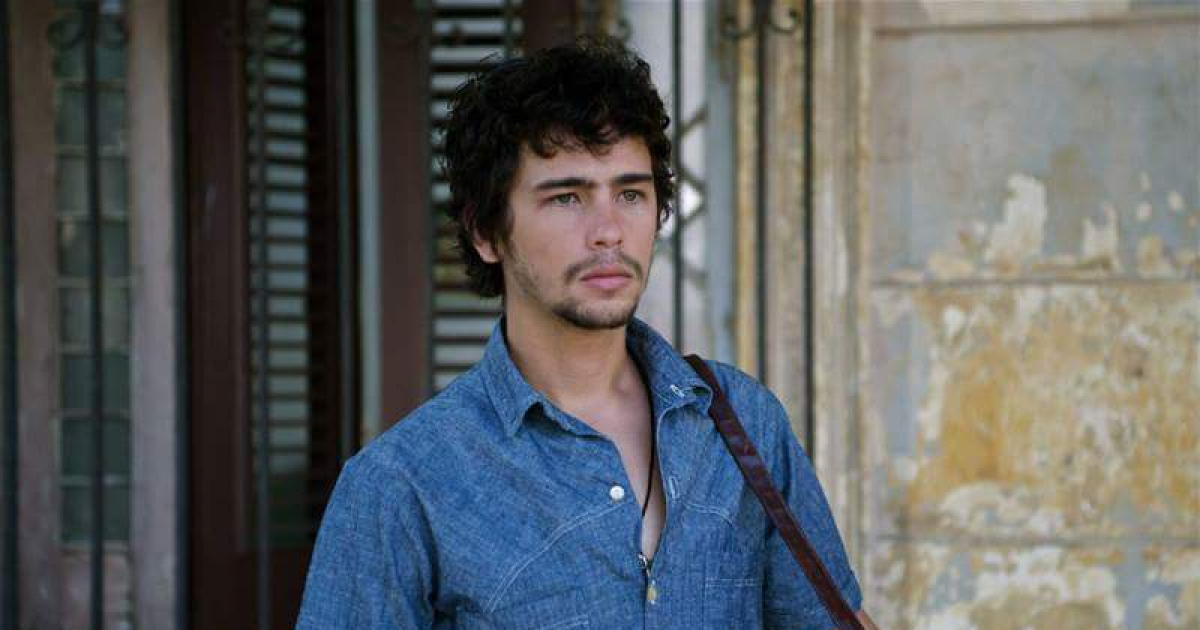 Joven actor cubano Héctor Medina anuncia que se convertirá en papá