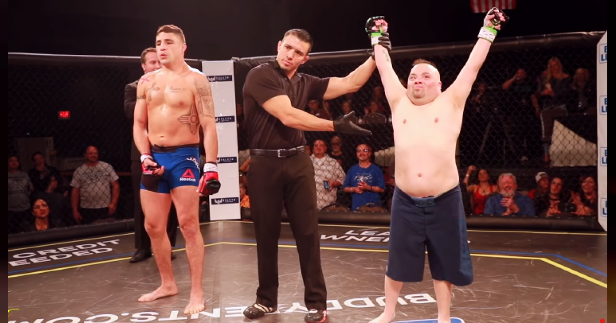 Peleador de UFC hace realidad el sueño de un fanático con síndrome de Down