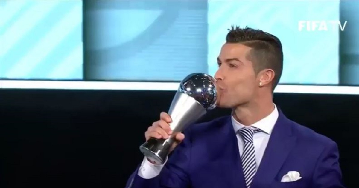 Cristiano Ronaldo is "The Best" y gana el premio que lo identifica como tal