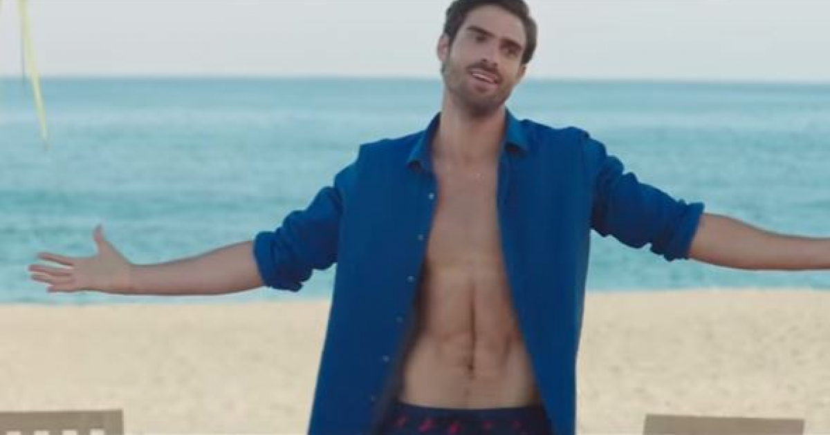 Modelo cubano Juan Betancourt para "My Summerland" de Women' Secret