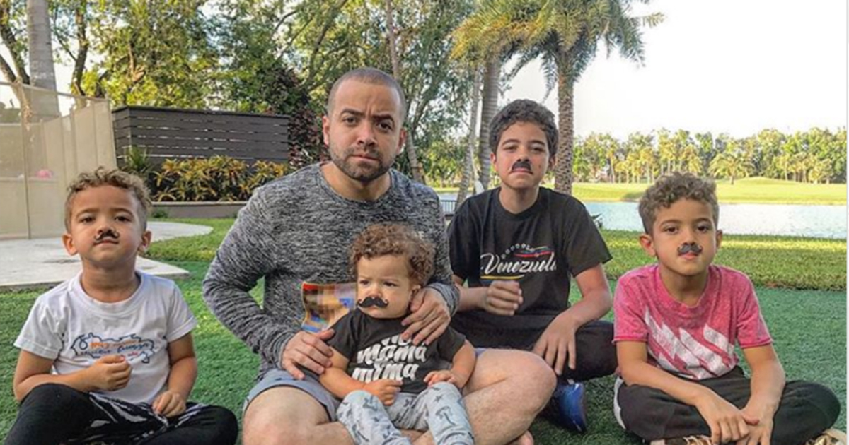Nacho comparte una simpática imagen con sus hijos tras su llegada a Miami
