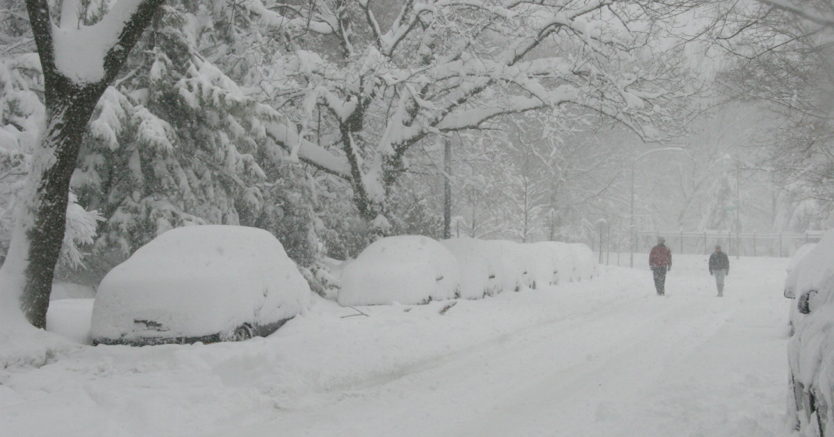 Tormenta invernal deja nieve, hielo y vuelos cancelados en costa este ...