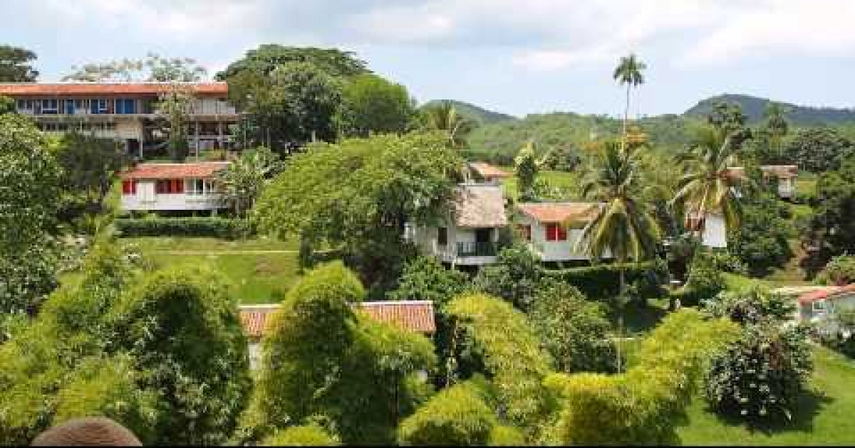 Disfrutando de un buen café cubano en las terrazas de Pinar del Rio